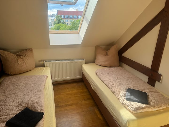 Dachgeschoß In Babelsberg 60 Qm 2-6 Betten , Bad - Potsdam