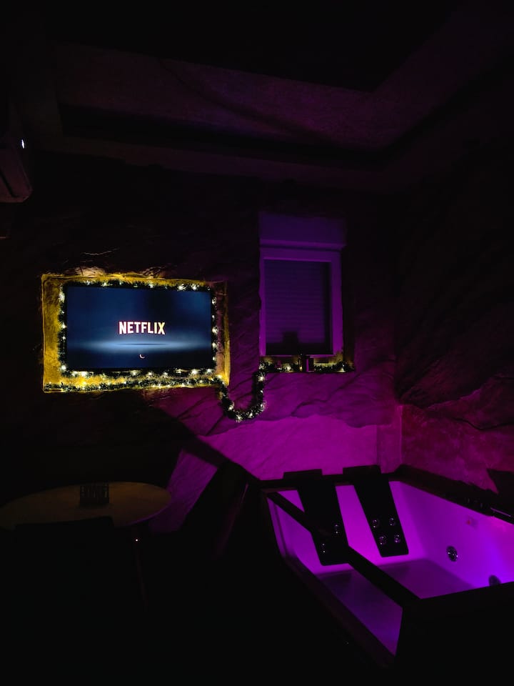 Dior Apartment Novi Pazar - Luxury Jacuzzi Studio - Novi Pazar