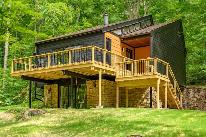 Cozy Hollow Cabin • Family Getaway W/ Pond & Games - Brown County, IN