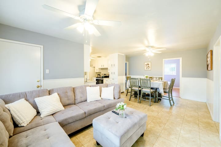 Spacious 5b/2b Home/ Castro Valley Garage Parking - Castro Valley, CA
