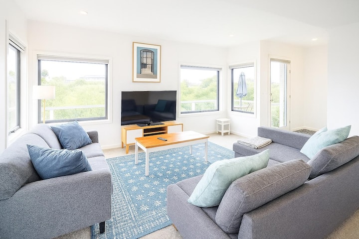 Classic Beach House Re-imagined –Peninsula Getaway - Rye