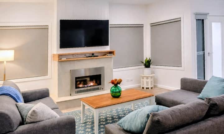 Classic Beach House Re-imagined Peninsula Getaway - Rye