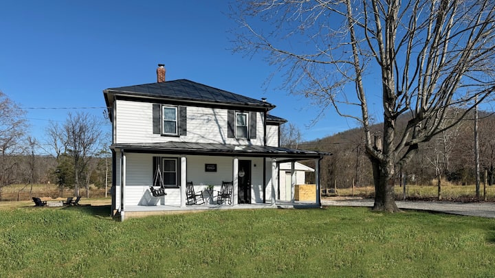 The Cozy Skyline Retreat - Shenandoah, VA