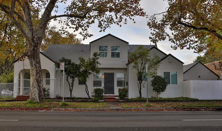 Beautiful Two-story House In Sacramento - Sacramento, CA