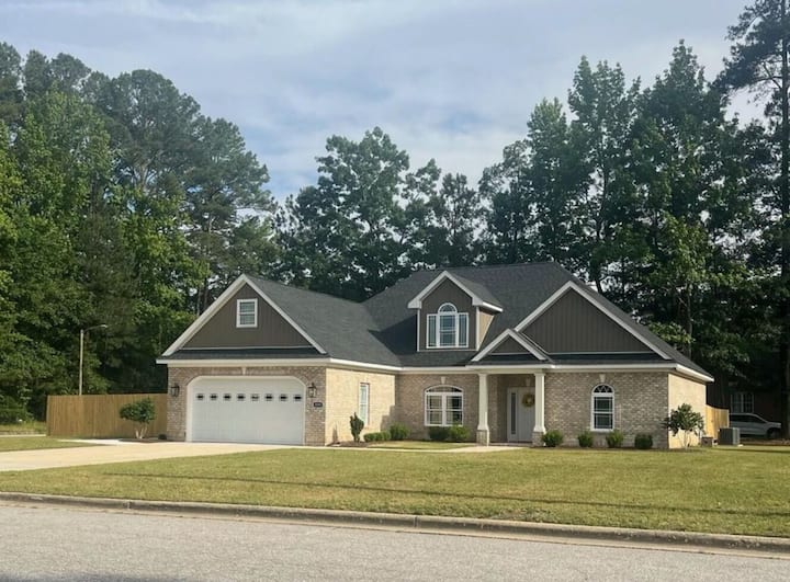 Welcome To Your Perfect Home. 5 Bedrooms. 7 Beds - Rocky Mount, NC
