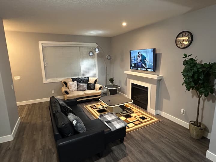 Family Friendly Home @ Chappelle Garden - Edmonton