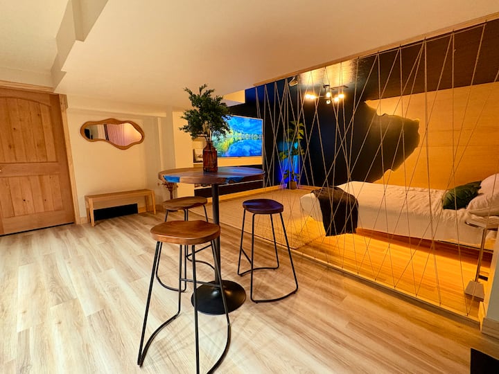 Lnsng Lxry 5 | Sauna + Rainshower - Lansing, MI