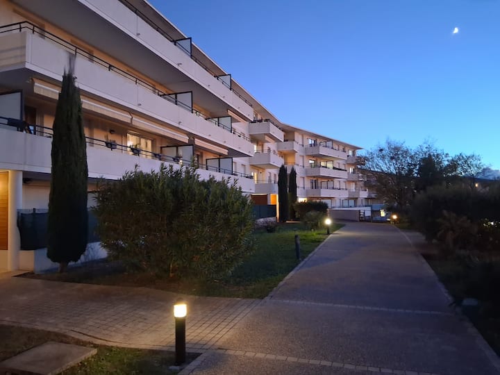 Agréable Appartement Avec Terrasse - Vitrolles