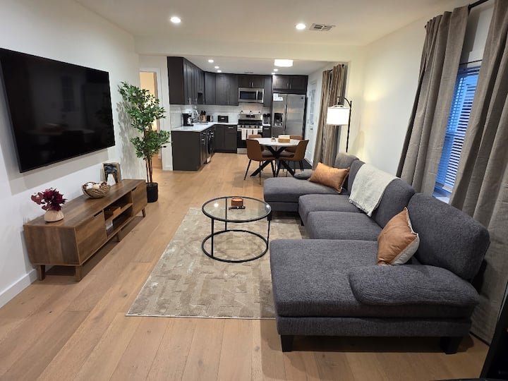 Modern Spacious 2 Bedroom Apartment With Backyard - Staten Island, NY