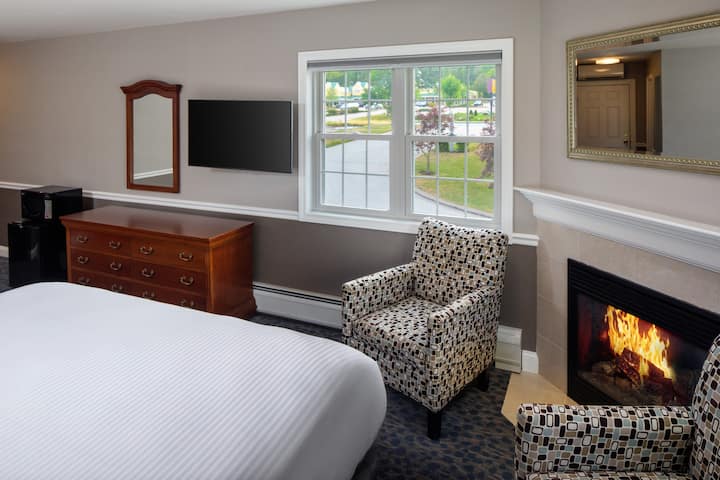 Golden Gables Inn - Luxury Jacuzzi And Fireplace - North Conway, NH