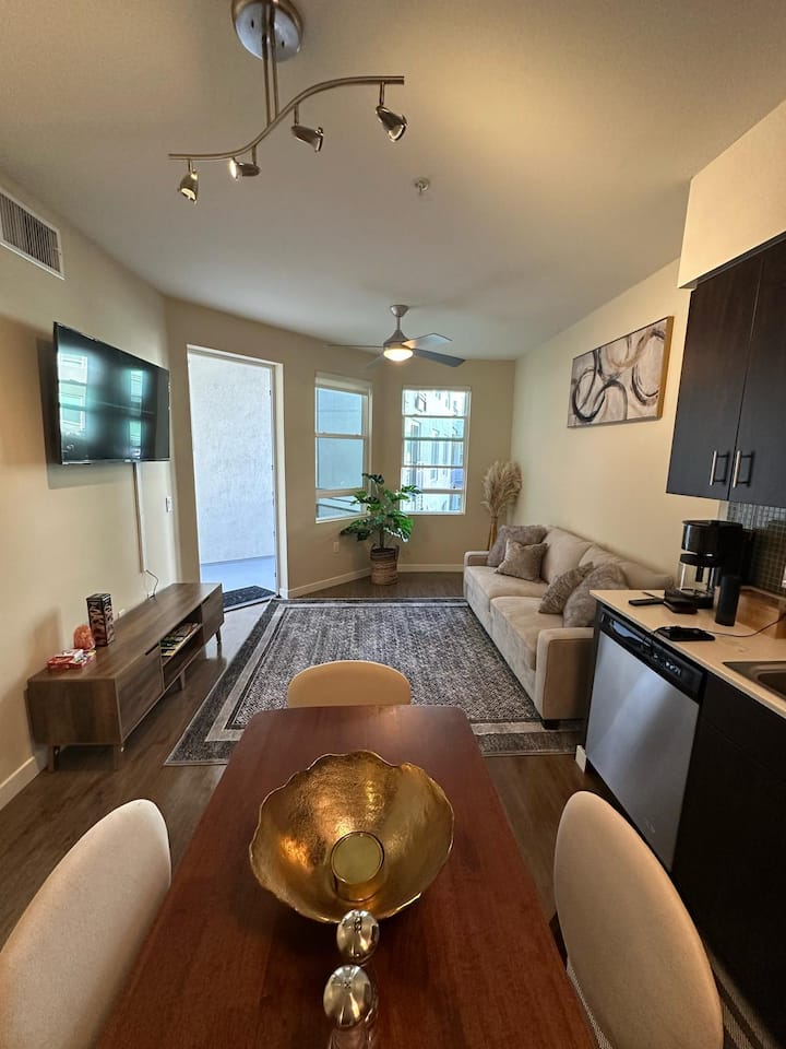 Luxury Miracle Mile Escape - Beverly Hills, CA