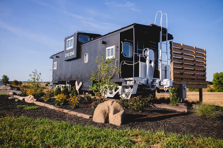 The Off Track Retreat Caboose Experience - Urbana, OH