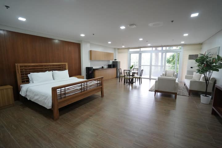 Studio W/ King Bed | Kitchen | Spacious | Seaview - Subic Bay Freeport Zone