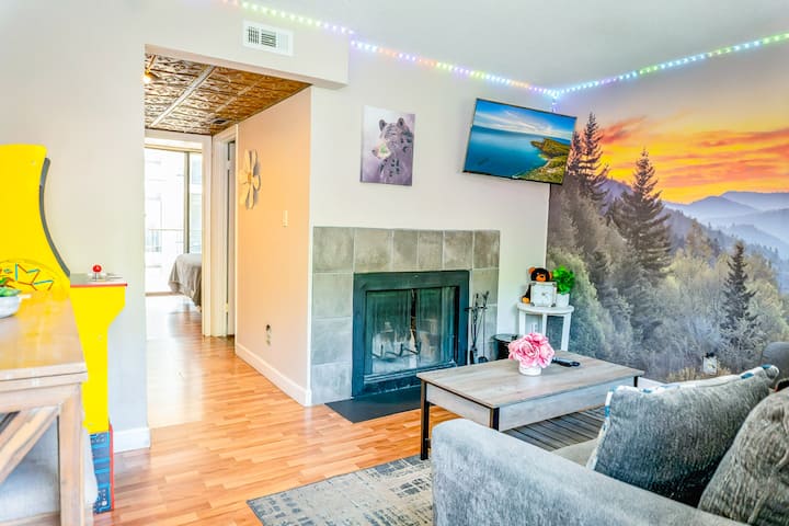 Cozy Stay Dt Gatlinburg | Indoor Pool | Smoky Mnts - Gatlinburg, TN