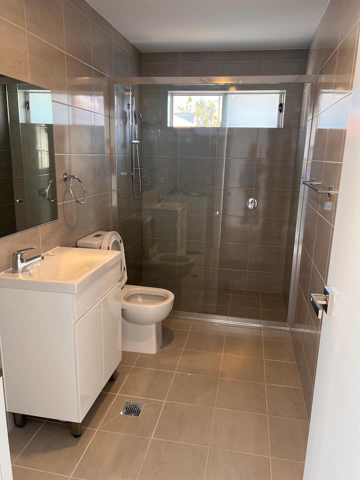 Studio /1 Bedroom/ 2 Persons/ 1 Bathroom/1 Kitchen - Toongabbie