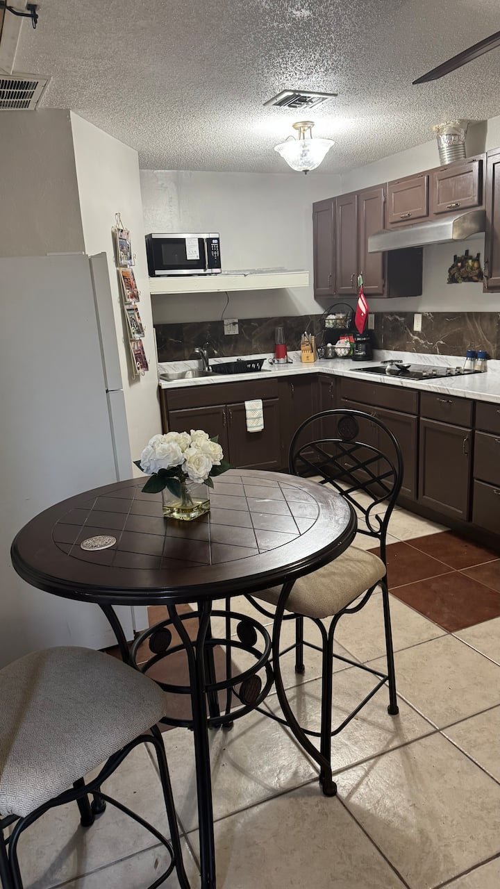 Guesthouse 1br Fully Furnished In Missouricity - Missouri