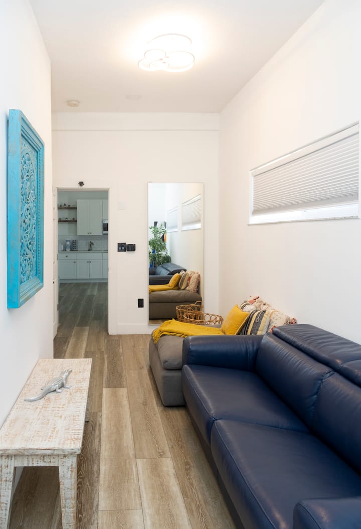 The Miami - 2 Bedroom/1 Sofa Bed / 1 Bathroom - Miami, FL