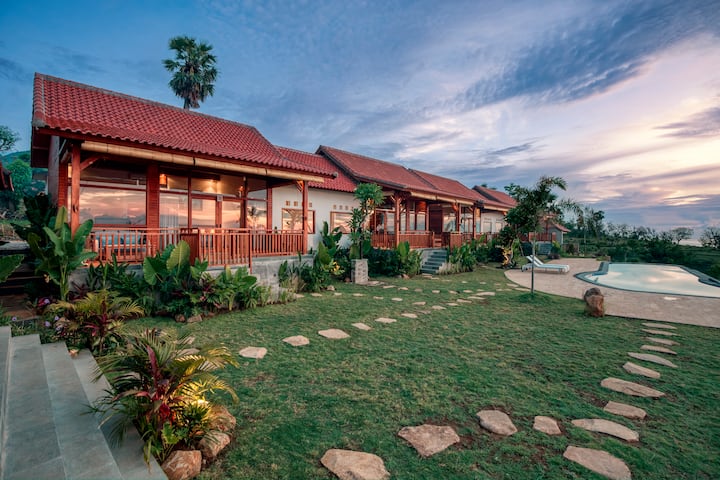 Hilltop Cove Bungalow 1 - Seaview - Seraya