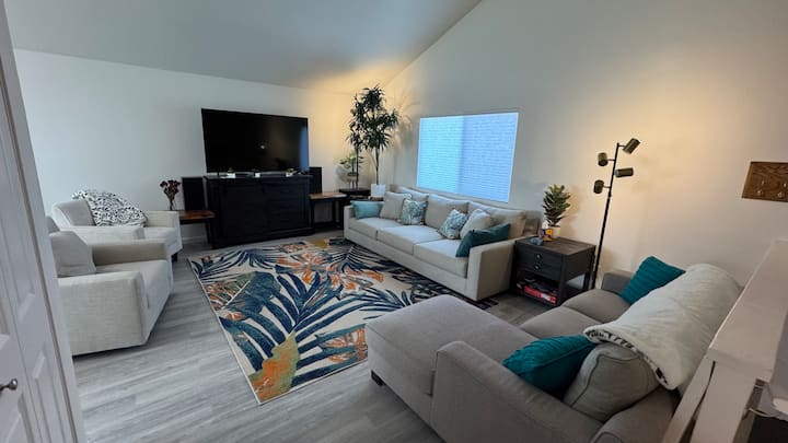 8 Min To Airport, 4 Min To Convention Center. - Reno