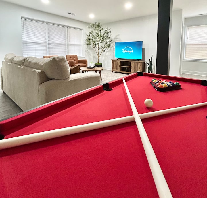 Luxury Southpark Oasis • Pool Table • Sleeps 8 - Charlotte, NC