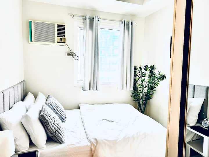 Elegant High Rise 2br Condo In Makati’s Skyline - Manila