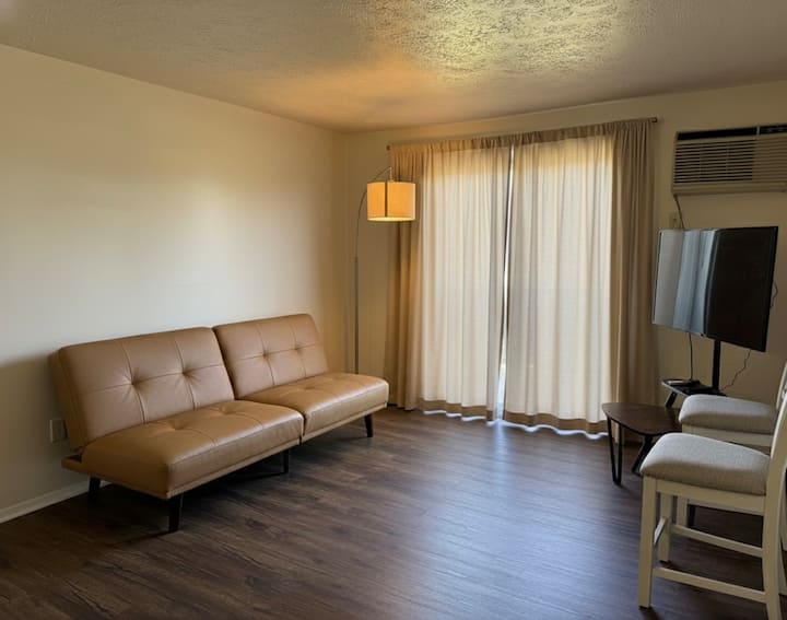 Beachfront 2br/1ba | Walk To Market - Vermilion, OH