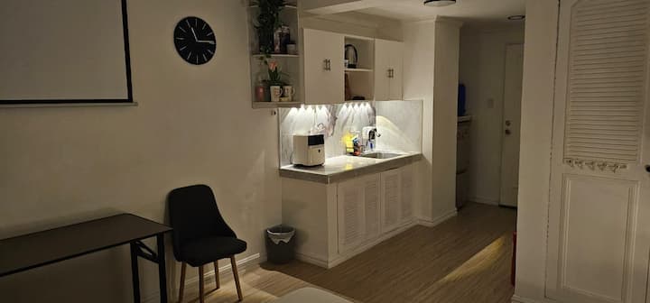 Apartamento En Poblacion Con Proyector Smart Tv - Makati