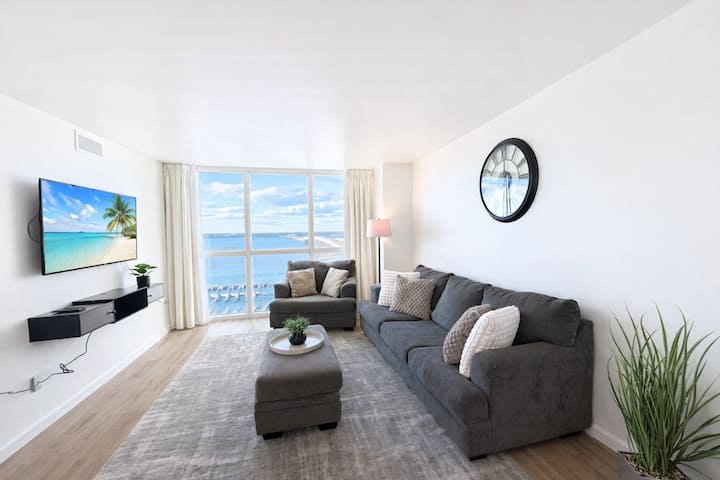 Luxury On The Water | Downtown Fort Myers - Fort Myers, FL