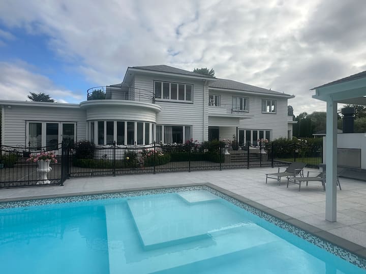 Exclusive Estate With Pool, Spa And Tennis Court - Christchurch