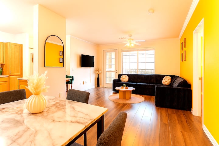 Luxury Marina Retreat•pool, Parking, Gym+ Balcony - Santa Monica, CA