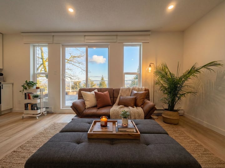 Hillside Live & Work | Modern 1br With View - Abbotsford