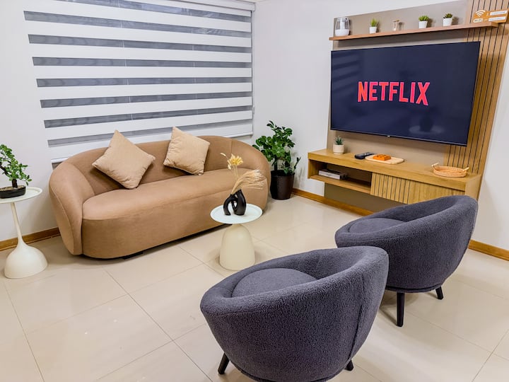 Moderno Dpto. En El Golf- Cochera Y Seguridad 24/7 - Trujillo