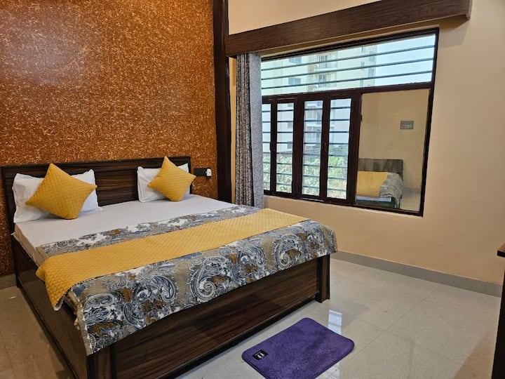 2bhk With Kitchen | Terrace | Smart Tv - Vrindavan