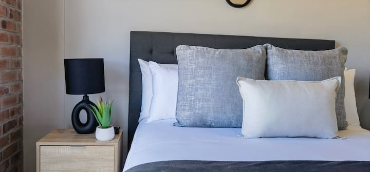 Modern Coastal Getaway - Parklands