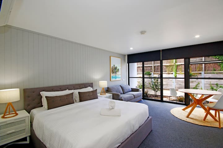 Bay View: Style - Lorne