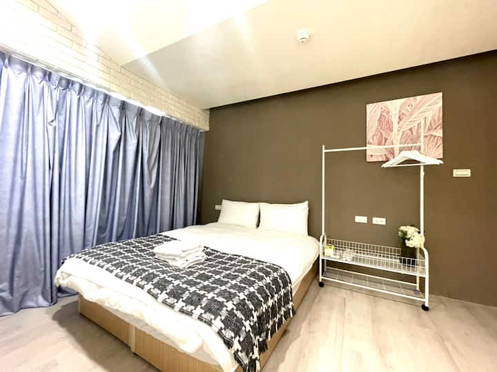 [有窗] Couple Room｜near Simen Mrt 6l1 - Taïwan