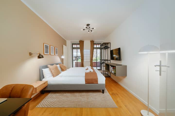 Historic Building | Private Entrance | Near Boxi - Berlin