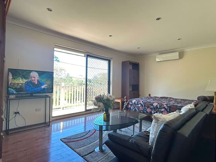 B Entire/6 Br/8 Beds+sofabed+couch/tv&ac/pvt Entry - Blacktown