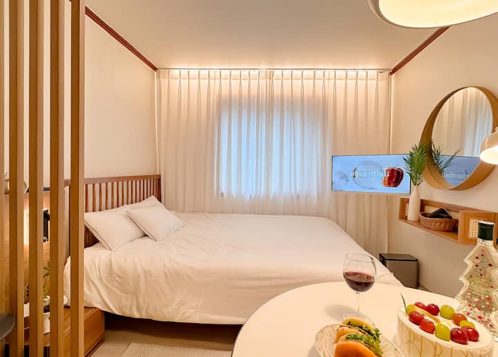 무료짐보관 합법숙소 신규할인/올 리모델링/6인숙소 퀸침대3개/서울역10분 용산 이태원10분 - Séoul