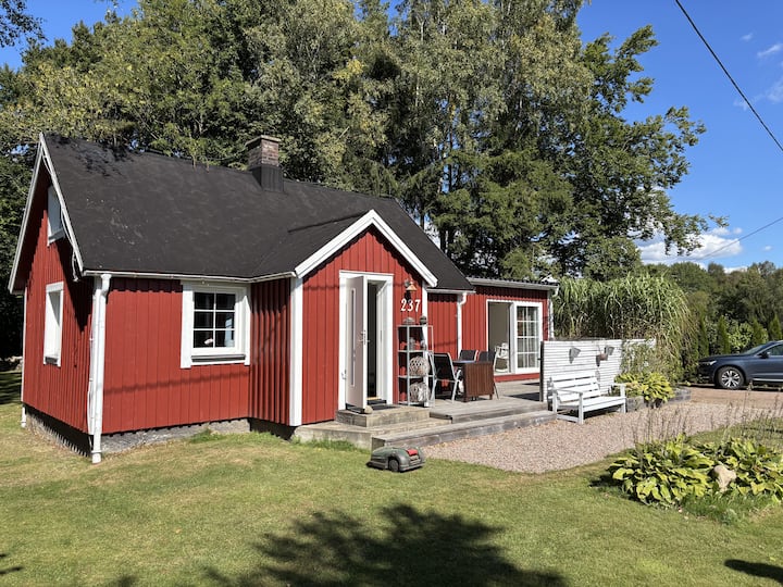 Lantlig Stuga Vid Västersjön - Båstad