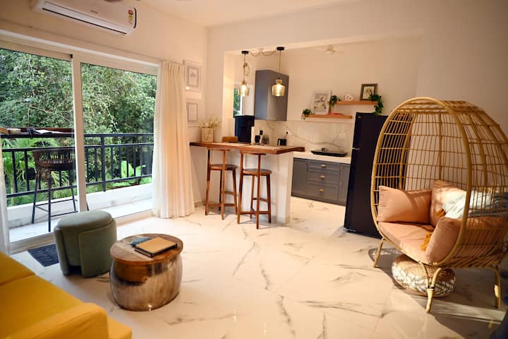 The Green Window | 1bhk With Forest And Pool View - Goa