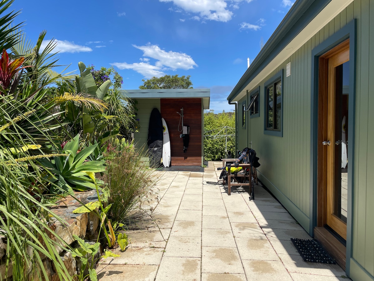 Retro Beach Shack - 1950s Coastal Hideaway - Houses for Rent in ...