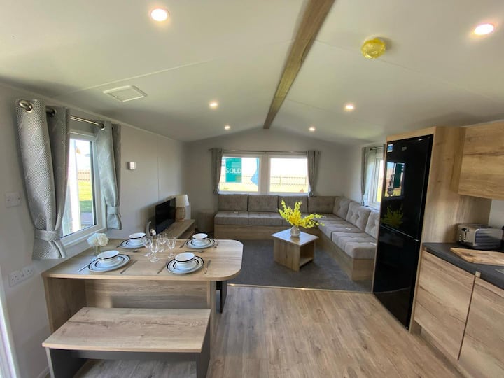 3 Bed Deluxe Caravan @ Lyons Robin Hood Rhyl - Prestatyn