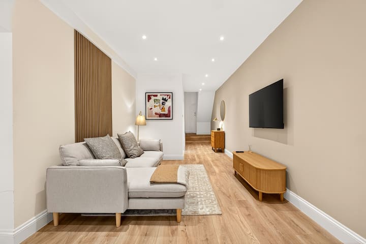 Stunning 2-bed Apt - Prime Location Newly Restored - Cardiff