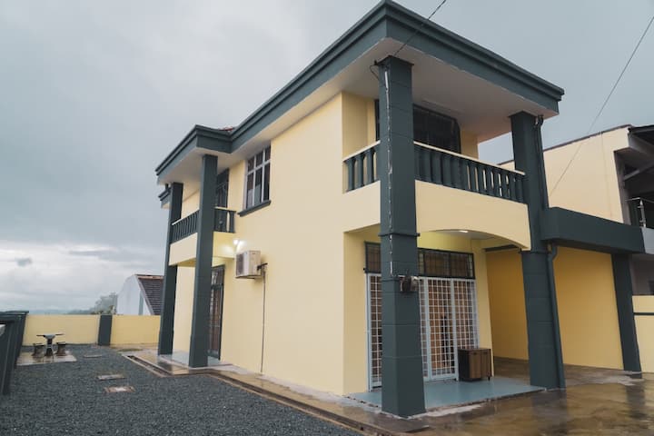 Small Genting Homestay - Kluang