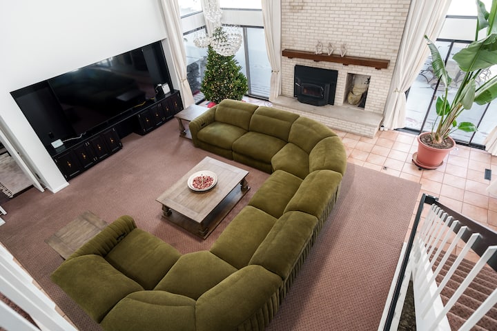 Luxury Retreat W/ Pool, Hot Tub & Game Room -Gym - Rock Cut State Park, Caledonia