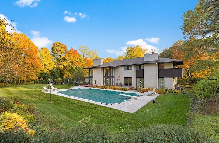 Entire Home In Rockford. Pool/dart/hottub/gym - Splash Pad, Belvidere