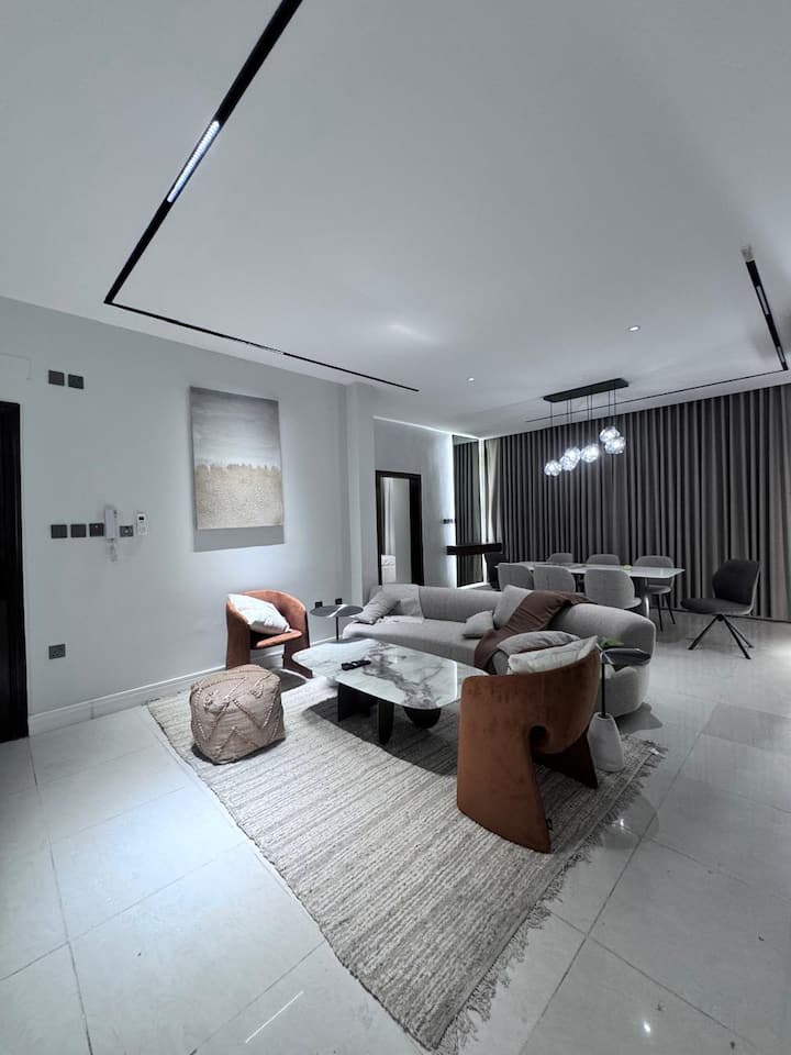 Luxury & Cosy 2br Near Grocery And Services Stores - Saudi Arabia