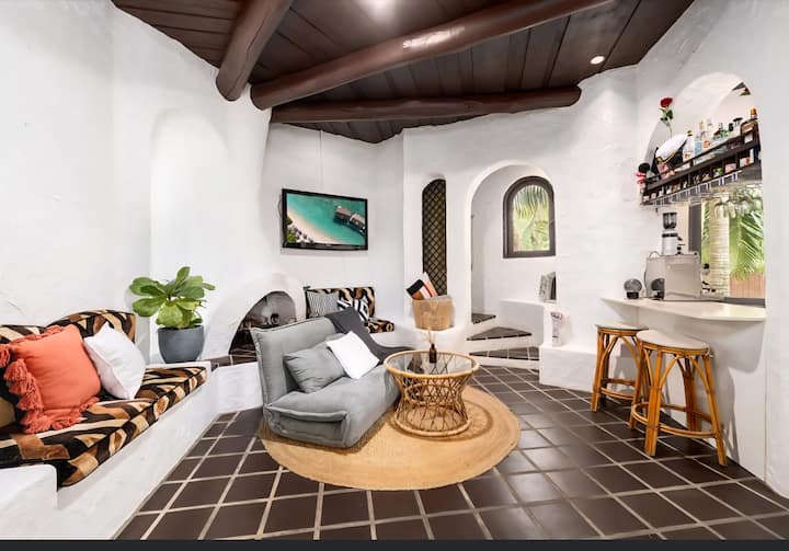 Tropical Cabana - Burwood