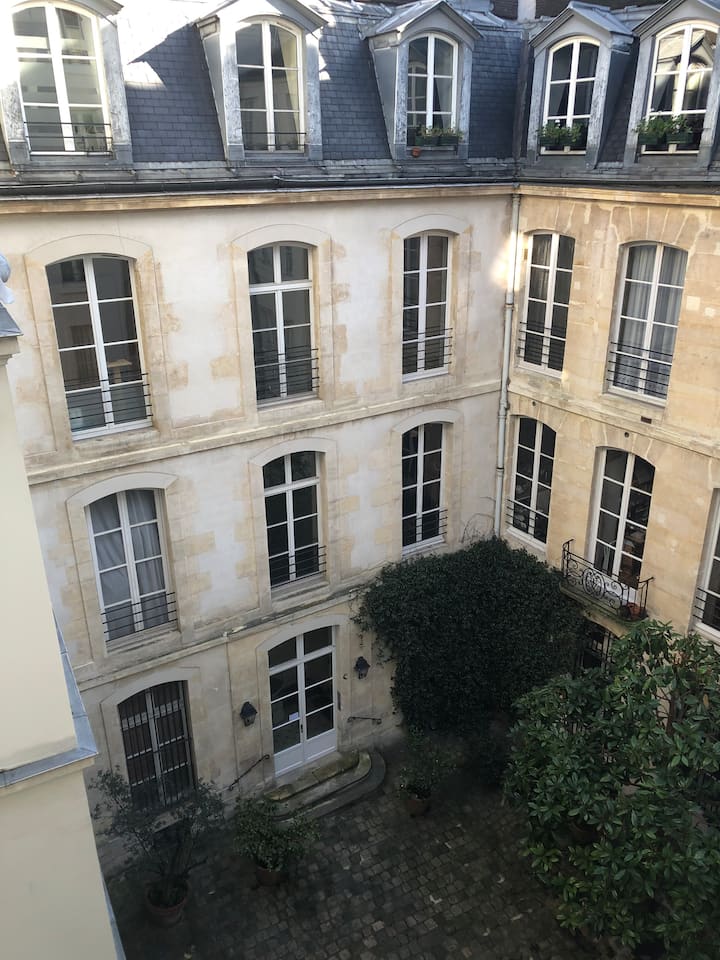 Appartement De Caractère En Plein Montorgueil - Paris